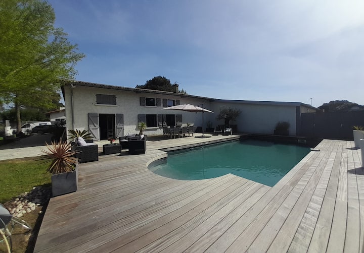 Jolie Villa Spacieuse Avec Piscine - Hossegor