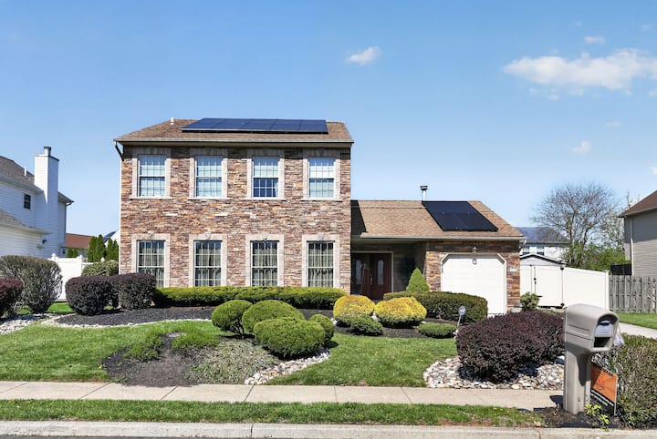 Modern Comfort In Bensalem – Convenient Stay! - Bensalem, PA