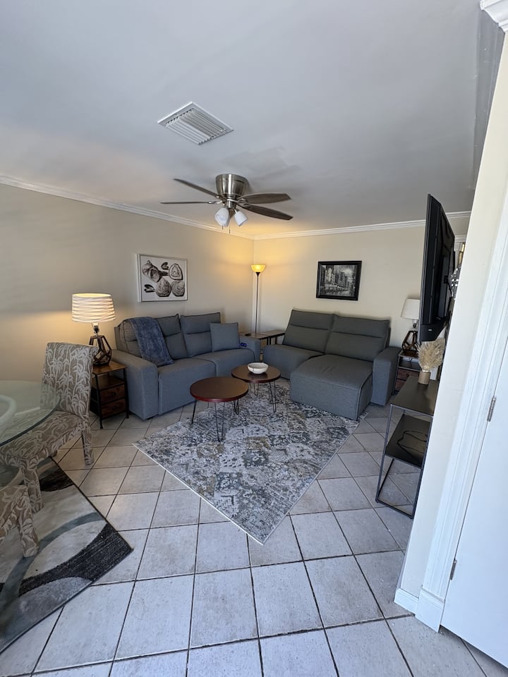 Coastal Breeze Retreat - Minutes To Dt Punta Gorda - Punta Gorda, FL