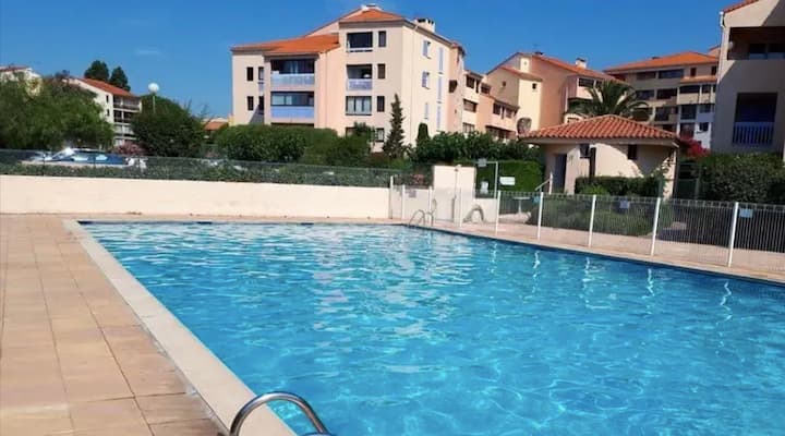 Lumineux Studio Avec Balcon, Piscine & Parking - Fréjus