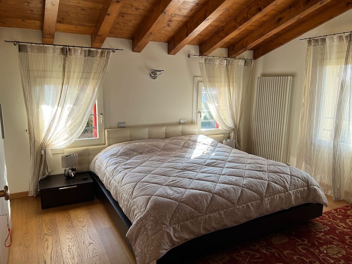 Camera In Una Bella E Raffinata Casa Di Campagna - Asolo