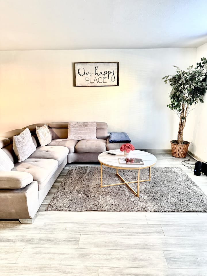Bright & Spacious 3 Br Townhome Near Las Colinas - Irving, TX