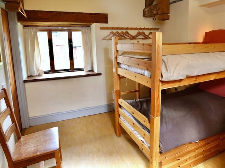 Maison-confort-salle De Bain Privée-vue Sur La Val - Crickhowell