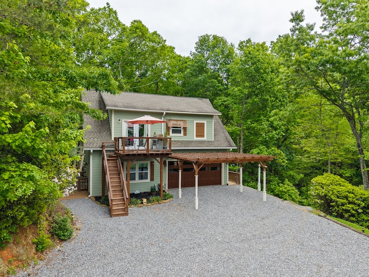 Hot Tub Retreat, Game Room, Pet Friendly - Hiawassee, GA