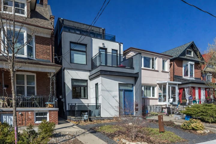 Bright & Beautiful 1 Bedroom Suite Near Park - Toronto