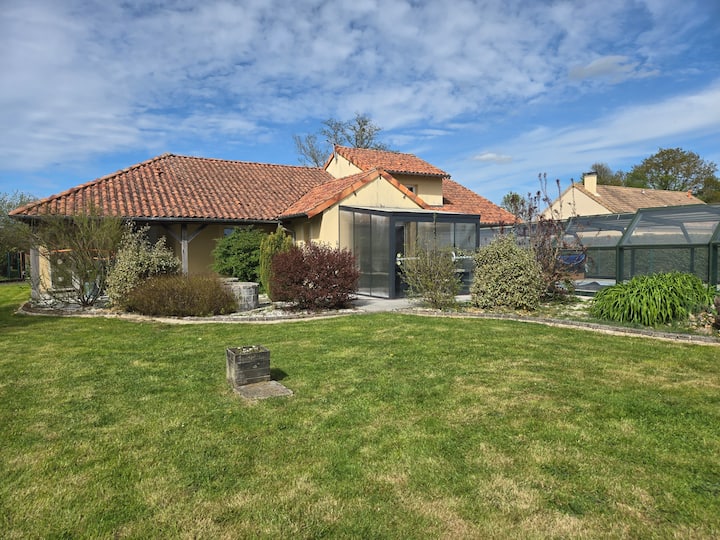 Villa Moderne Avec Piscine Chauffée, Jacuzzi - Bernay