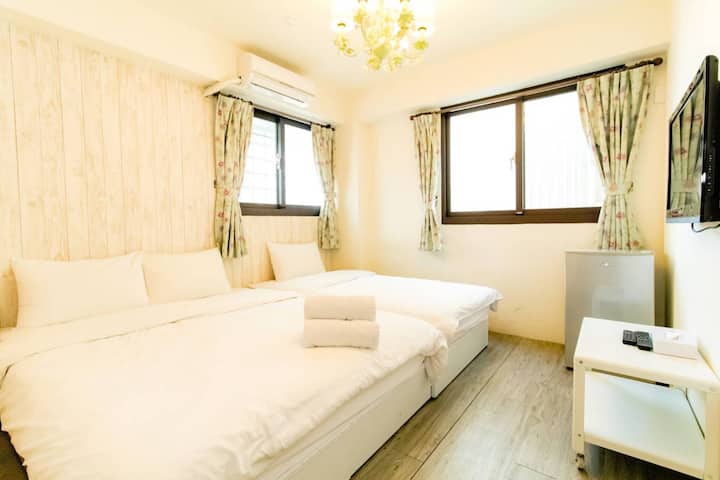 逢甲住宿 Inn｜主題房型｜近逢甲夜市・可愛米奇龍貓 - Taichung City