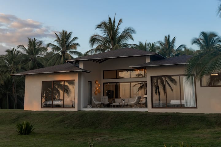 Casa Zola – Beachfront Surf Escape In Morrillo - パナマ