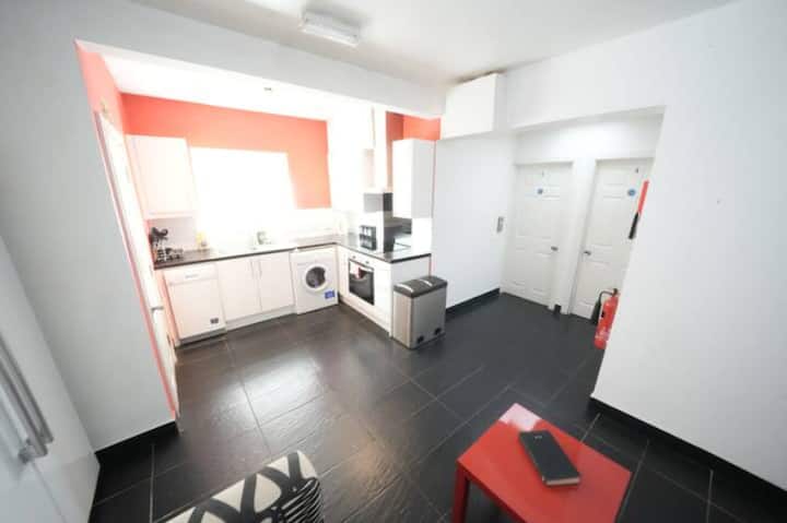 6 Bedroom And 6 Bathroom /Full House/ Near Airport - Hayes
