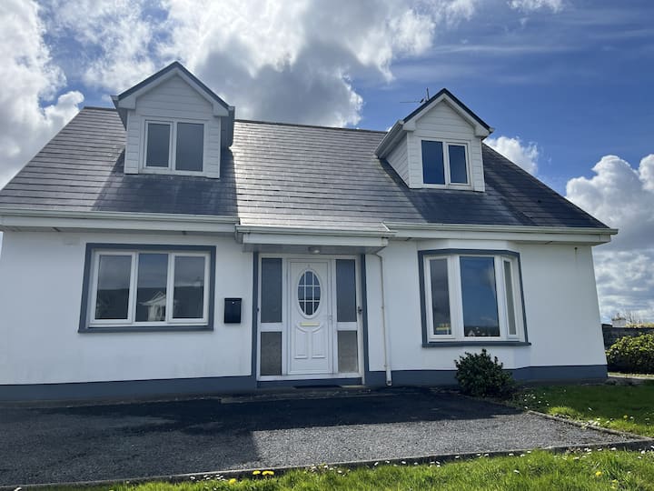 3 Bed Cosy Lahinch Home – Walk To Beach & Village - Lahinch