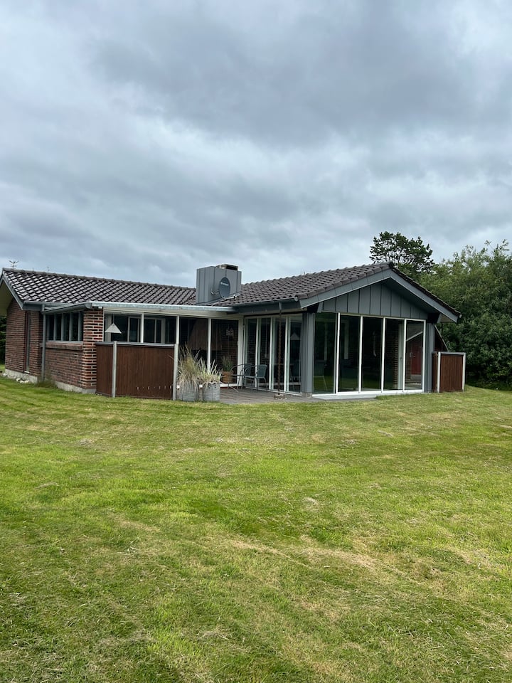 Moderniseret Sommerhus Tæt På Stranden I Blåvand. - Vejers Strand