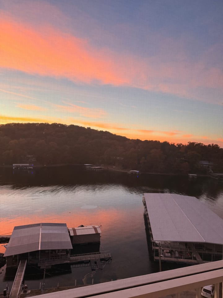 Lake View 2 Bed/2 Bath Condo - Lake Ozark, MO