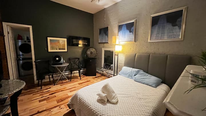 #4 Historic Mt Vernon Suite | Modern & Walkable - Baltimore, MD