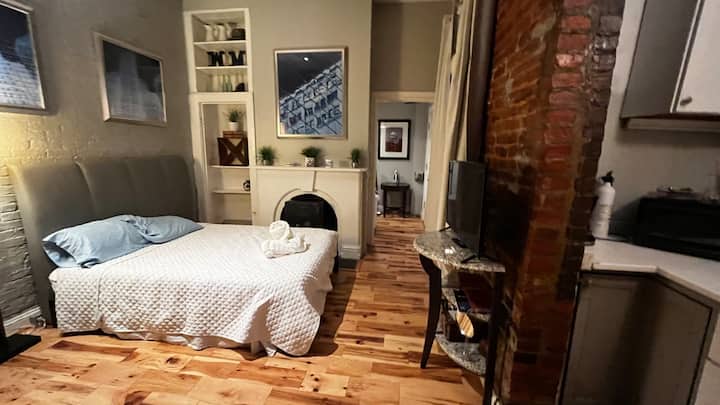 #4 Historic Mt Vernon Suite | Modern & Walkable - Baltimore, MD