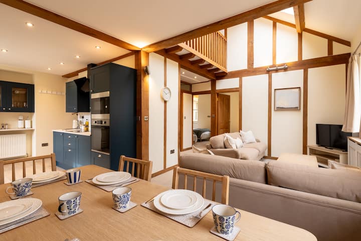 The Minstrels, 6 Delabere House - 3 Bedrooms - Stow-on-the-Wold