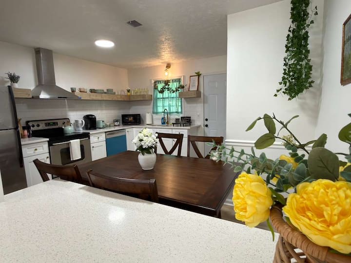 Cozy Scandinavian Retreat - Cartersville, GA