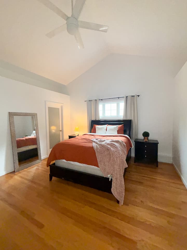 Peaceful Private Stay In Shared Home Near Yale - New Haven, CT
