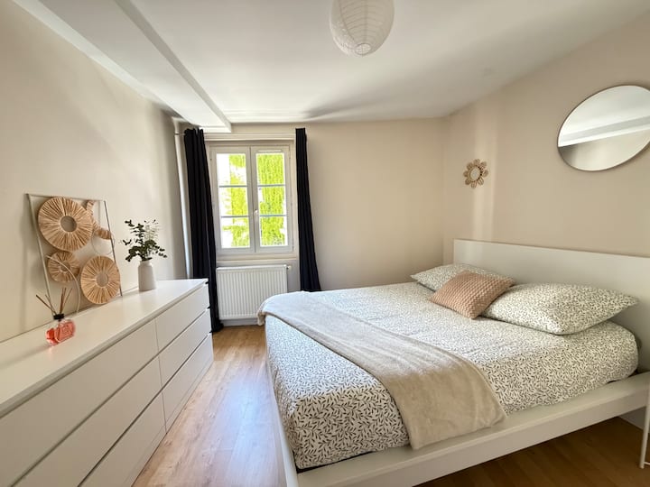 T4 Pey Berland / Hotel De Ville - Burdeos