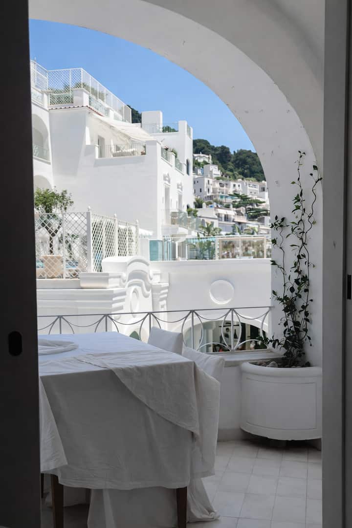 White Suite Capri · Nel Cuore Di Capri Con Vista - カプリ島