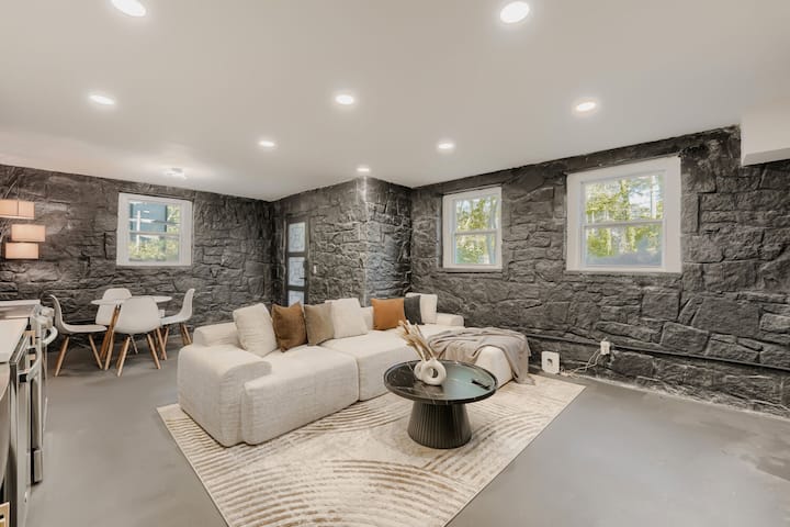 Luxury Stone Retreat - Atlanta, GA