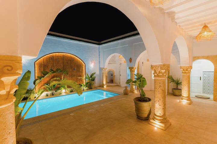 Villa Typique Arabesque - Tunisia