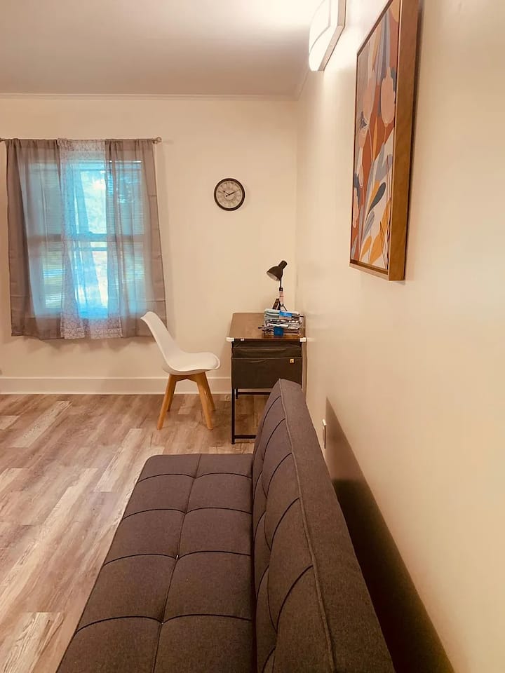 Centrally Located In Saratoga Springs - Saratoga Springs, NY