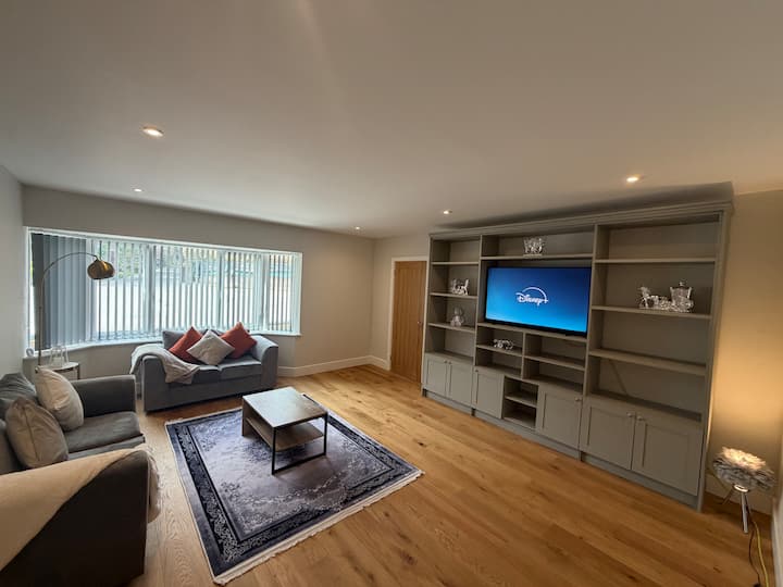 Luxury Spacious Homes•free Parking 100+•private - 吉爾福德