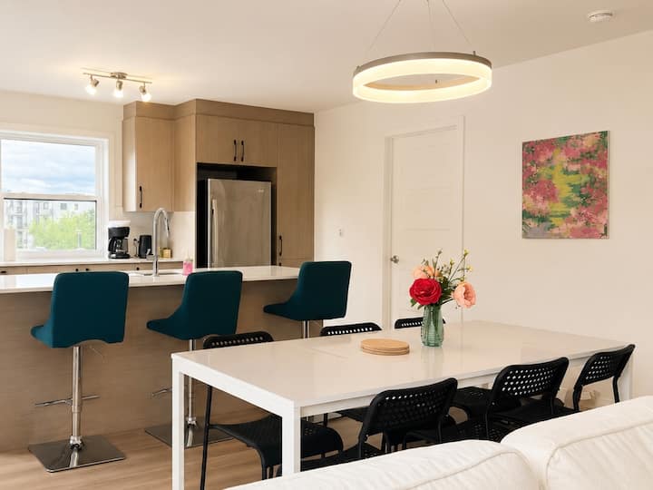 Bright 3br Longueuil Stay With Parking - Brossard