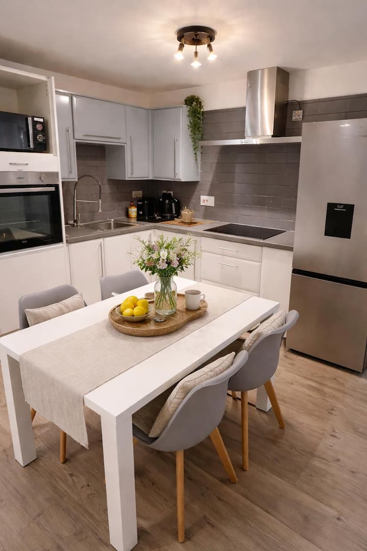 Modern And Cosy 2 Bed Flat - Canterbury