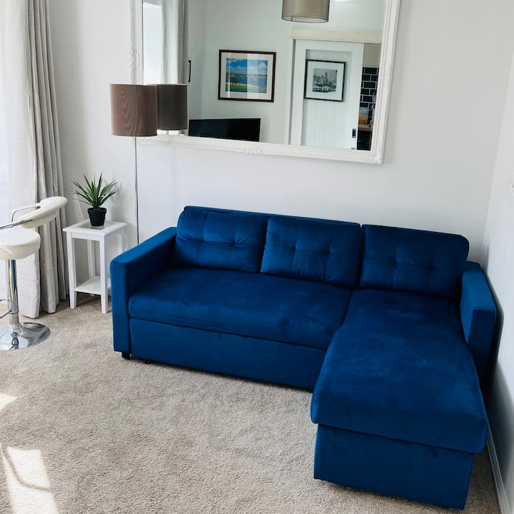 Seconds From The Beach & Pier!
Quiet Flat. - Eastbourne