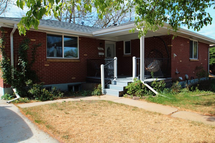 Private & Cozy 2br Suite In Arvada W/ Yard - Arvada, CO