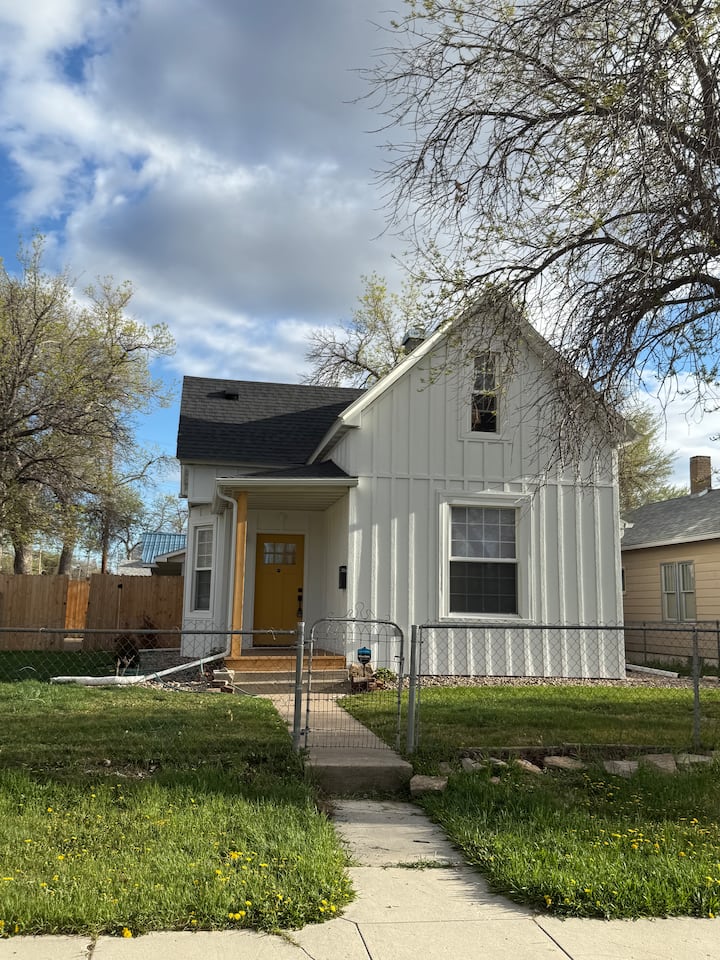 Yellow Door Home - Great Falls, MT