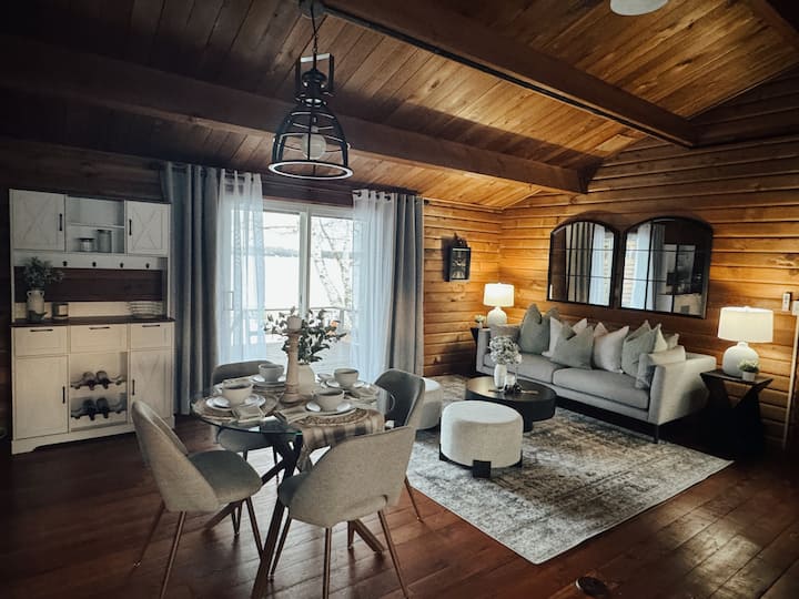 Luxury Lakefront Cabin On Sturgeon Lake With Dock - Kawartha Lakes