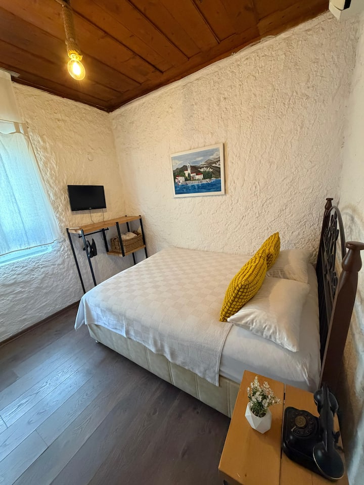 4-alaçatı Hacımemişte  Ferah Otel Odası - Çeşme