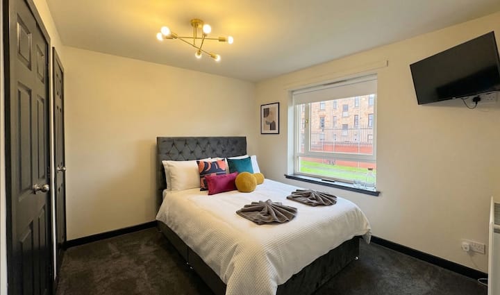 3br, 5 Beds, Free Parking - Long Term Stay - Glasgow
