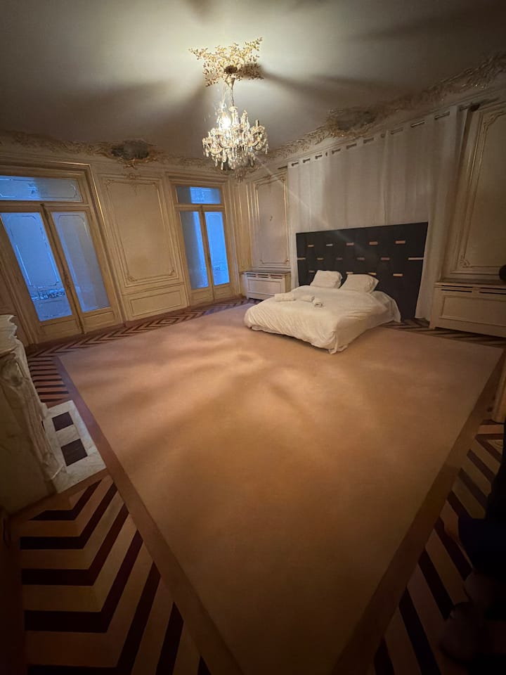 Montaigne - Tour Eiffel