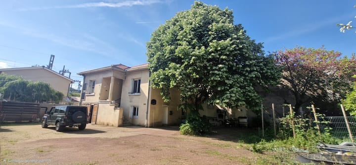 Maison Spacieuse Avec Jardin Parking Coin Détente - Givors