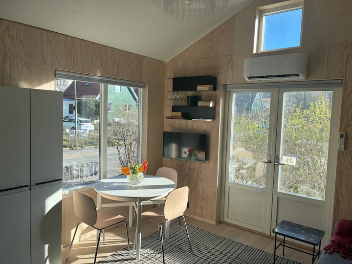 Exklusivt Attefallshus Nära City – Designat Boende - Stockholm