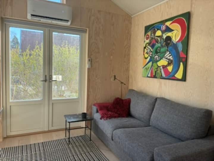 Exklusivt Attefallshus Nära City – Designat Boende - Stockholm