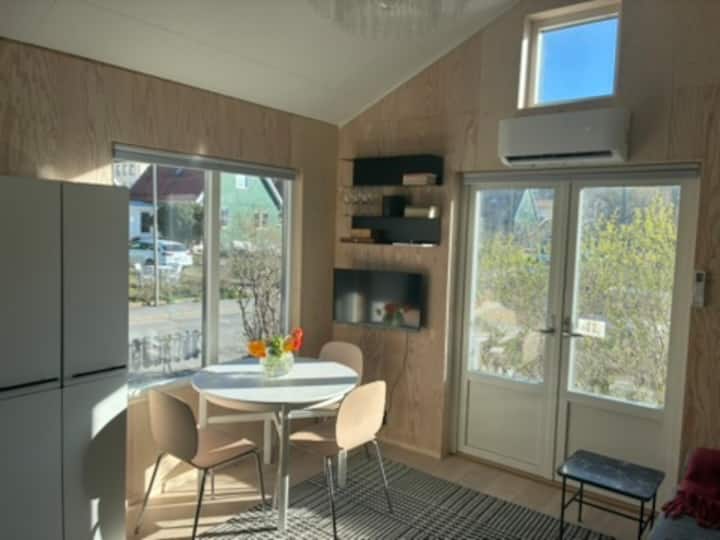 Exklusivt Attefallshus Nära City – Designat Boende - Stockholm