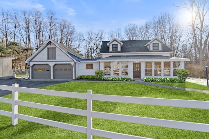 Charming Farmhouse W/ Pool, 7 Min To Saratoga - Saratoga Springs, NY