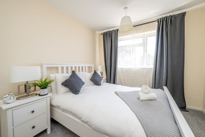Cosy | Sleeps 9 | Leisure & Contractors - Stafford
