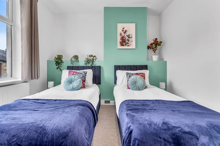 Long Stay Sleeps 3 M65 Burnley Relocators Parking - Burnley