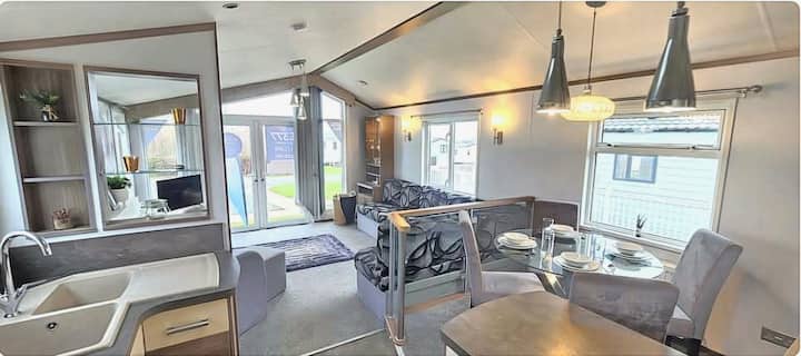 Coastal Lodge Isle Of Wight | Decking | Sea View - Isle of Wight