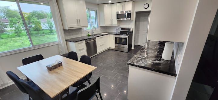 Cozy 3 Bedroom House Near The Niagara Falls - Niagara Falls