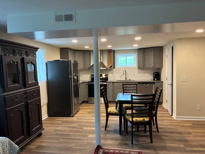 Duplex Newly Remodeled Near Vt, With Fireplace - Virginia Tech, Blacksburg