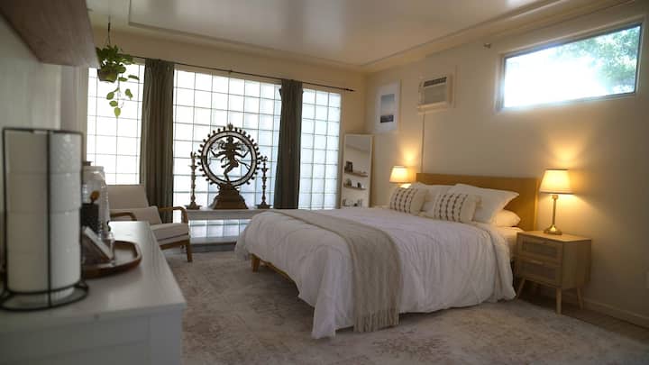 Bright & Peaceful Ojai Studio - Ojai, CA
