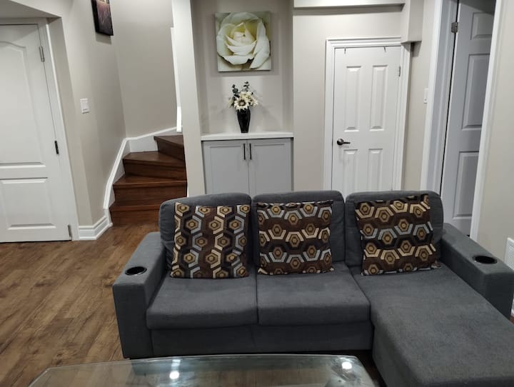 Spacious & Cozy 2 Bedroom Basement Apt. For 4 - Ajax