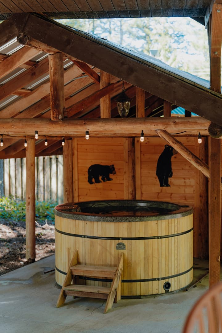Rainier Cabin | Hot Tub~firepit~reading Nook - Ashford, WA