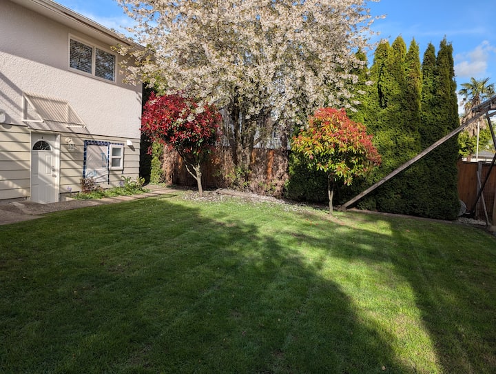 Safe, Luxurious, Private, Bright Bedroom Suite - Surrey